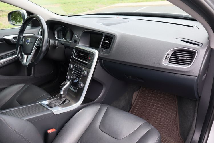 2014 Volvo S60 T5 Platinum | Victory Motors of Colorado