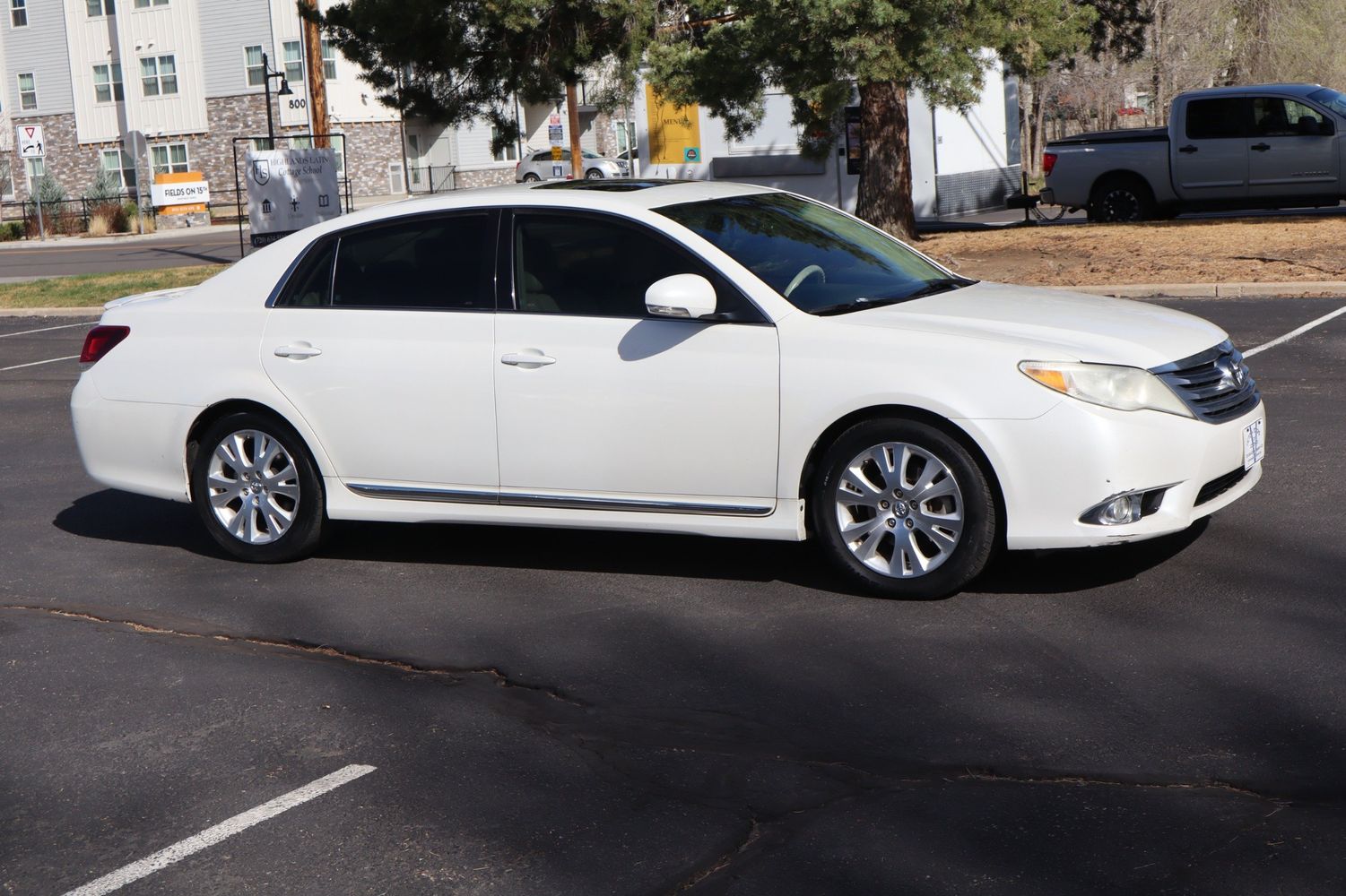 2011 Toyota Avalon Limited Sedannull