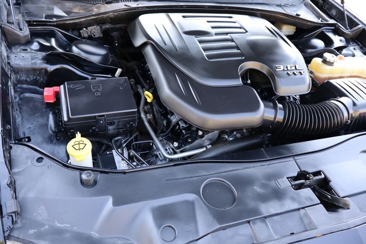 2013 Dodge Charger SXT | Victory Motors of Colorado