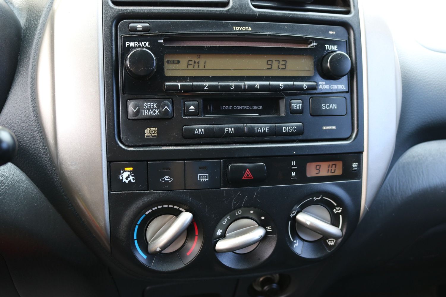 2004 Toyota RAV4 AWD | Victory Motors of Colorado