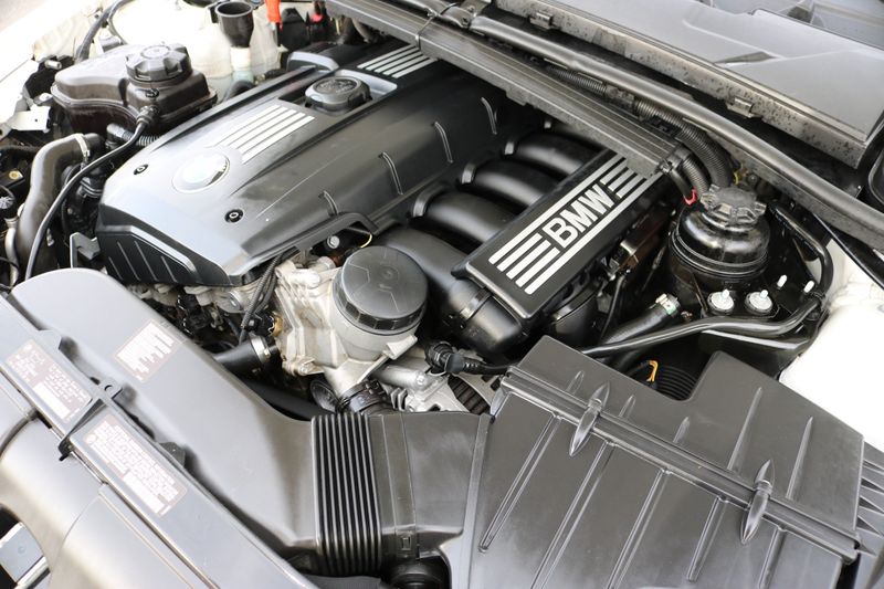 2011 BMW 328xi Photos