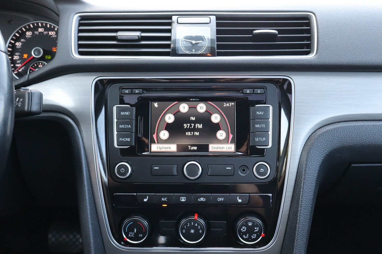 2015 Volkswagen Passat 2.0L TDI SE | Victory Motors of Colorado