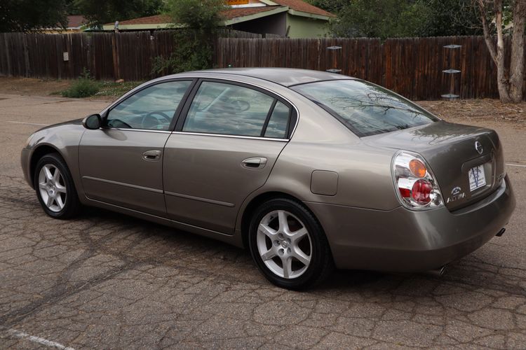 2002 Nissan Altima 3.5 SE | Victory Motors of Colorado