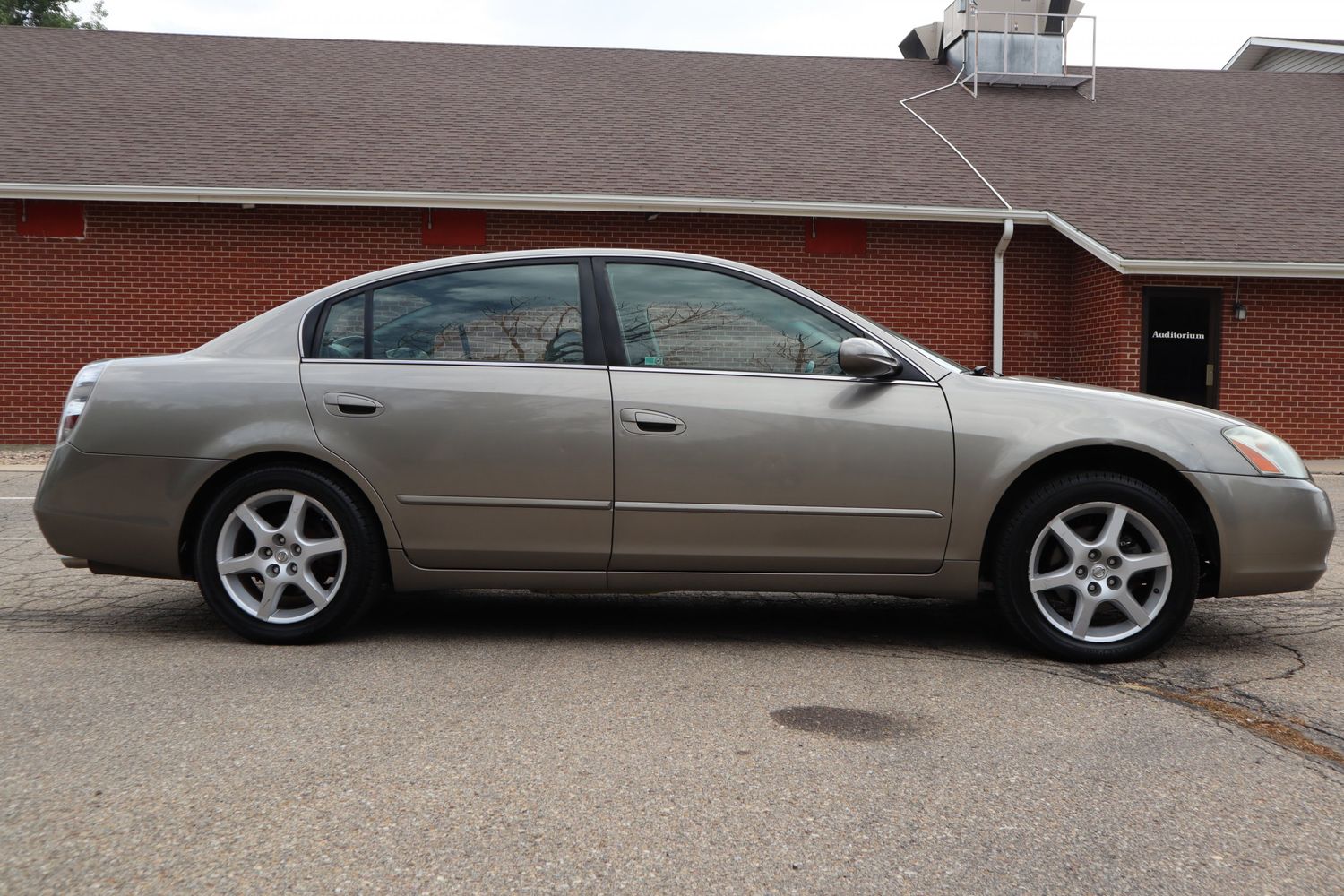2002 Nissan Altima 3.5 SE | Victory Motors of Colorado