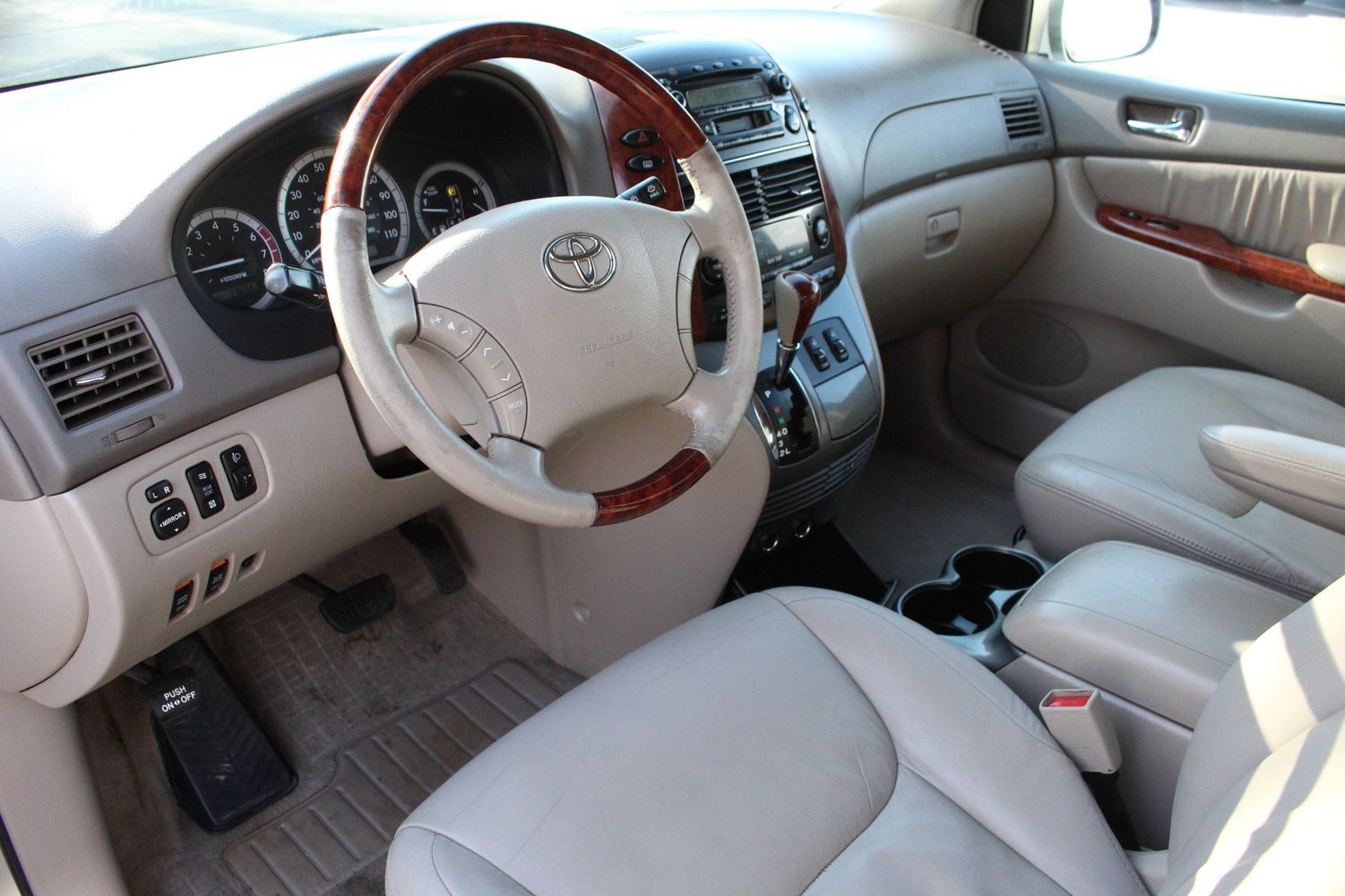 2004 Toyota Sienna XLE Limited 7 Passenger | Victory Motors of Colorado