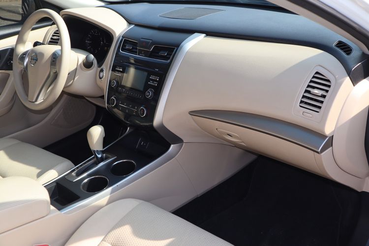 2015 Nissan Altima 2.5 S | Victory Motors of Colorado