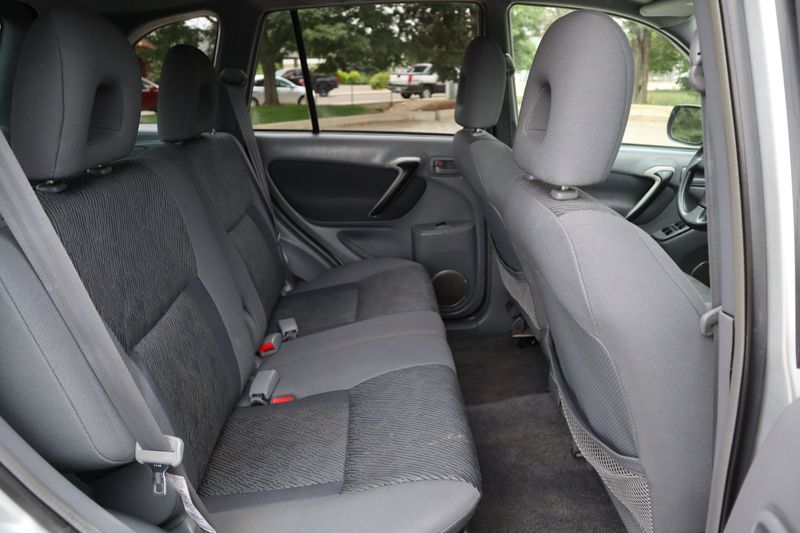 2001 Toyota RAV4 Photos