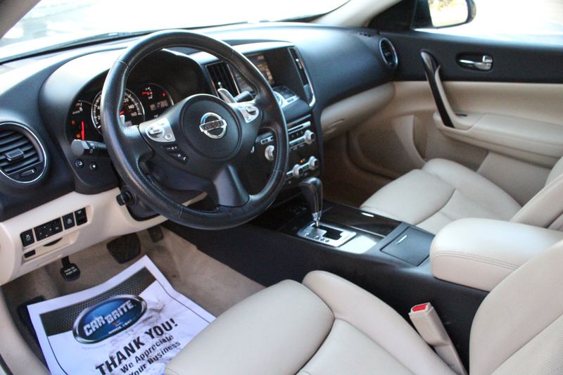 2014 Nissan Maxima Photos