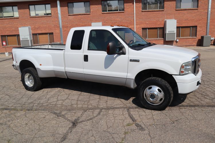 2007 Ford F-350 Super Duty XLT | Victory Motors of Colorado