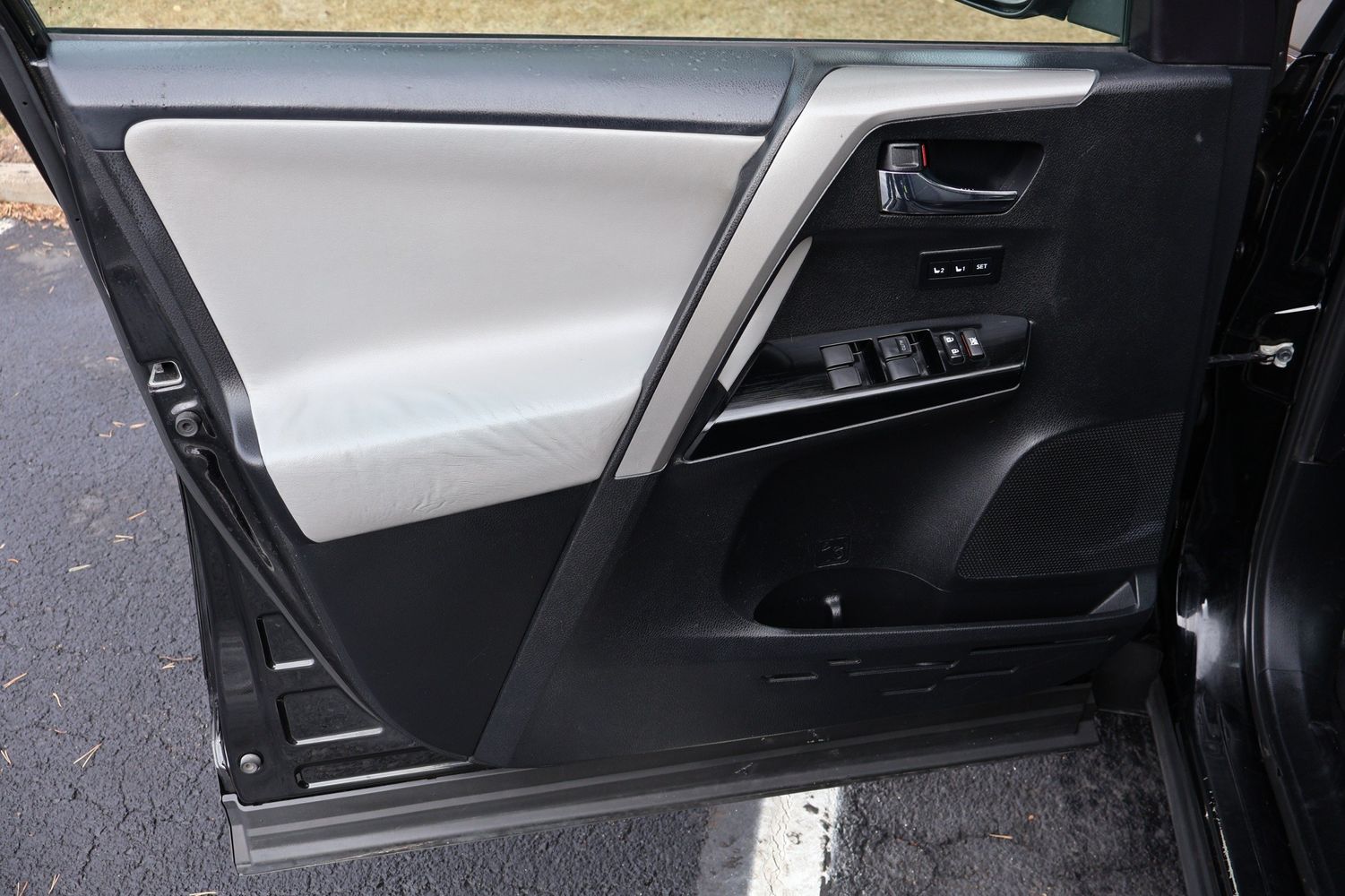 2017 Toyota RAV4 Limited | Victory Motors of Colorado