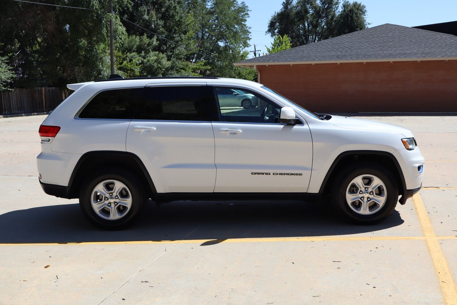 2017 Jeep Grand Cherokee Laredo | Victory Motors of Colorado