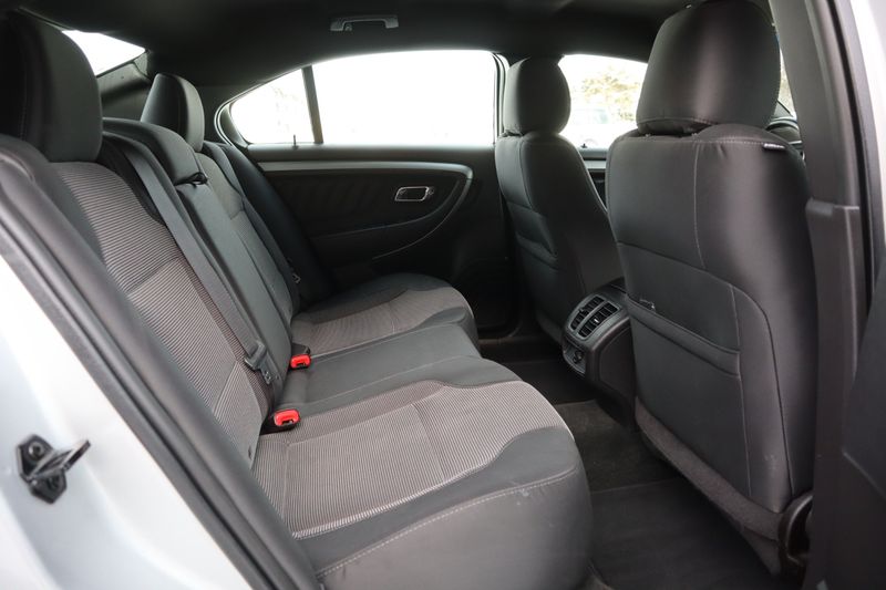 2015 Ford Taurus Photos