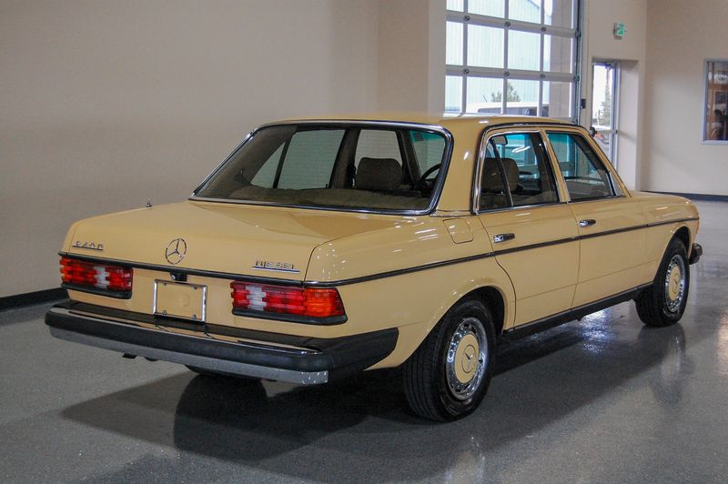 1981 Mercedes-Benz 240D Photos