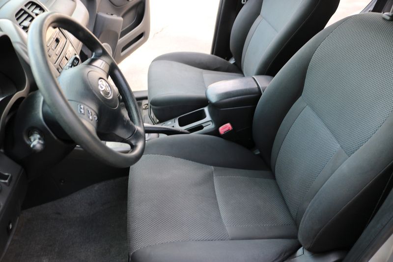 2004 Toyota RAV4 Photos