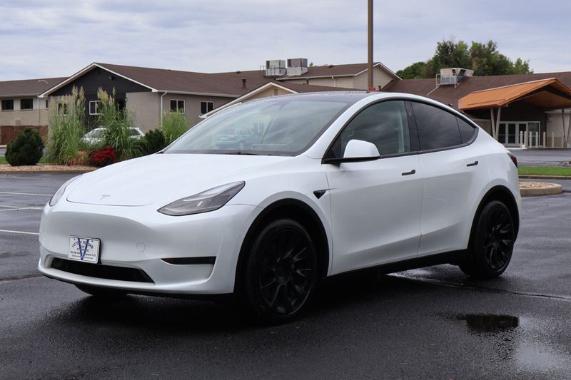 2023 Tesla Model Y Photos