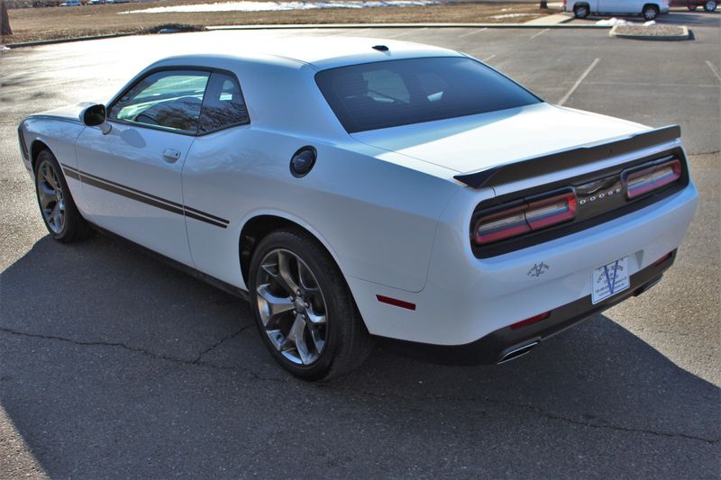 2016 Dodge Challenger Photos