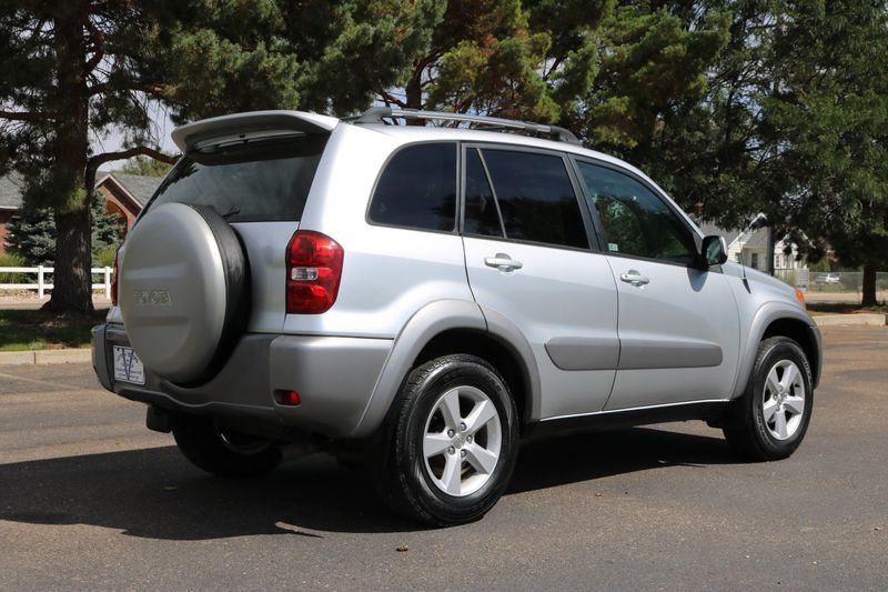 2004 Toyota RAV4 Photos