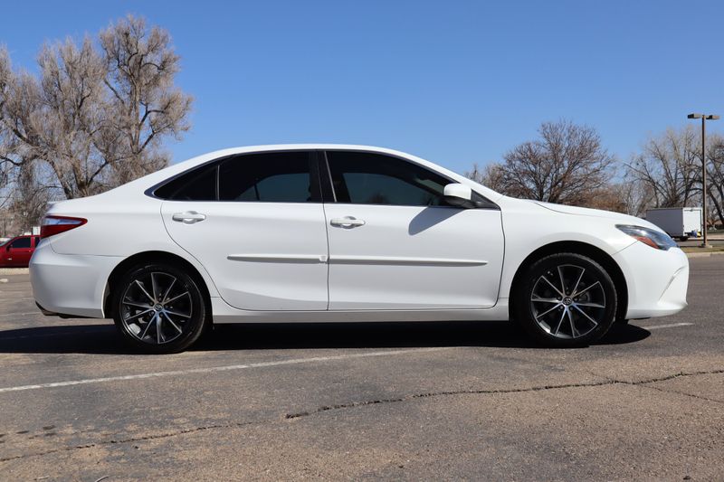 2016 Toyota Camry Photos