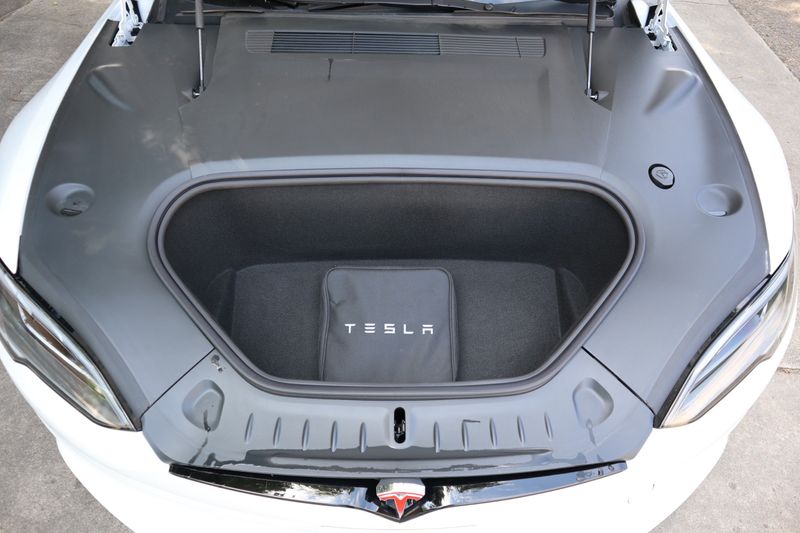 2022 Tesla Model S Photos