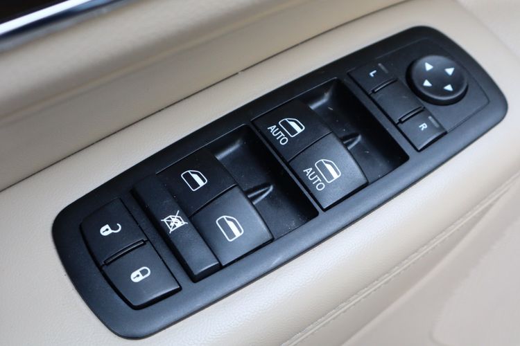 2014 Jeep Grand Cherokee Limited | Victory Motors of Colorado