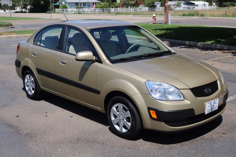 Gold Kia Rio 2006 Pictures
