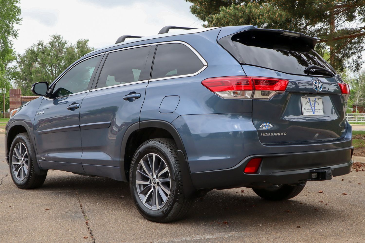 2017 Toyota Highlander Hybrid XLE | Victory Motors of Colorado