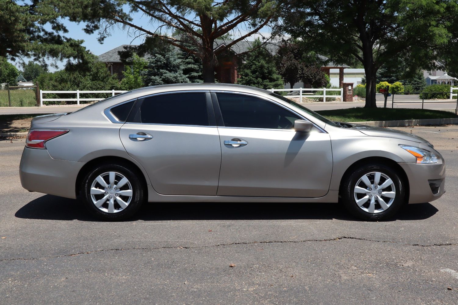 2014 Nissan Altima 2.5 SV | Victory Motors of Colorado