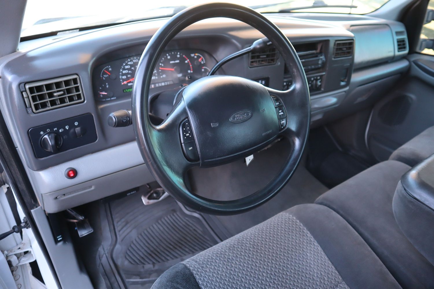 2002 Ford F-250 Super Duty XLT | Victory Motors of Colorado