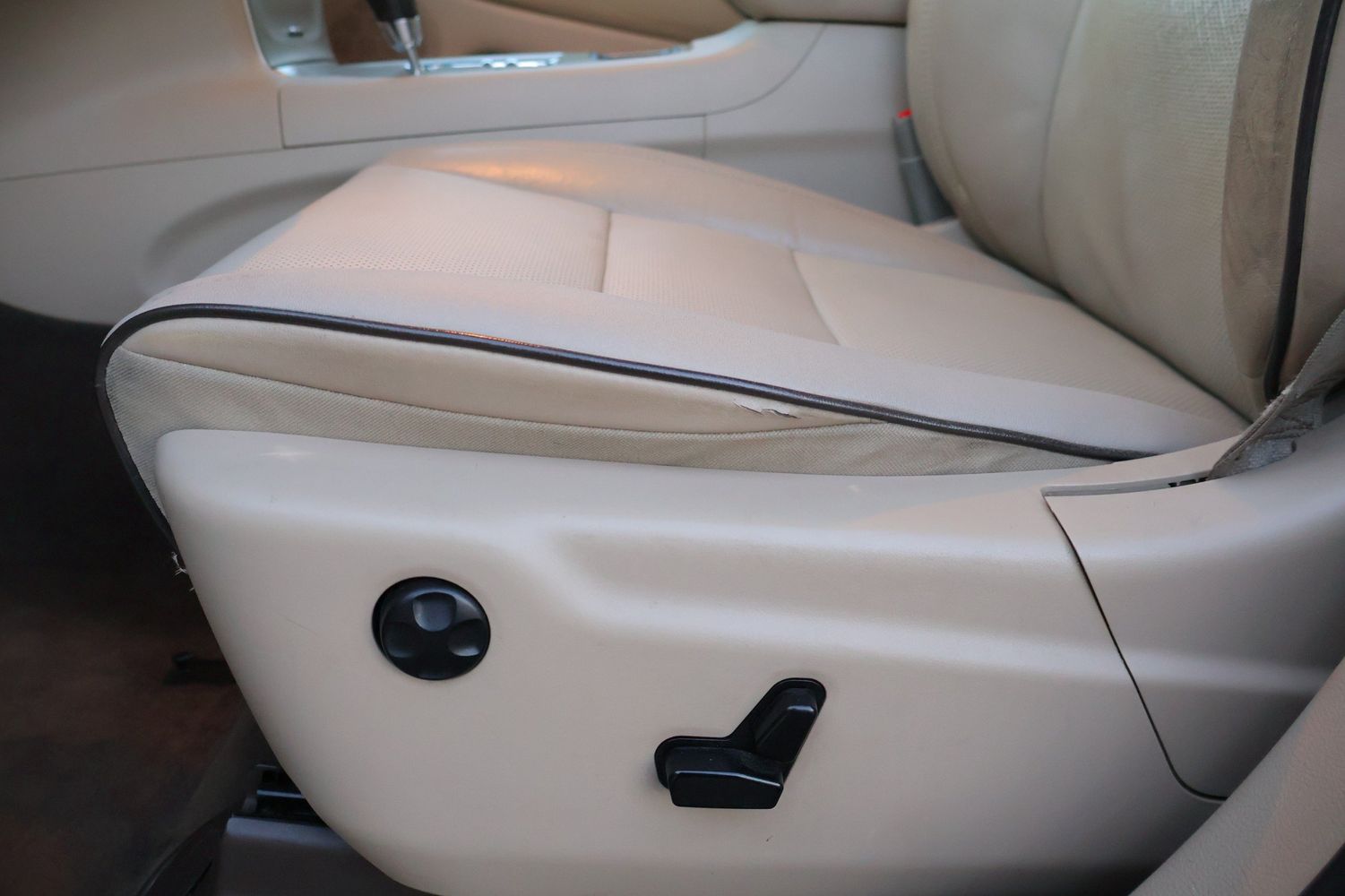 2011 Jeep Grand Cherokee Overland | Victory Motors of Colorado