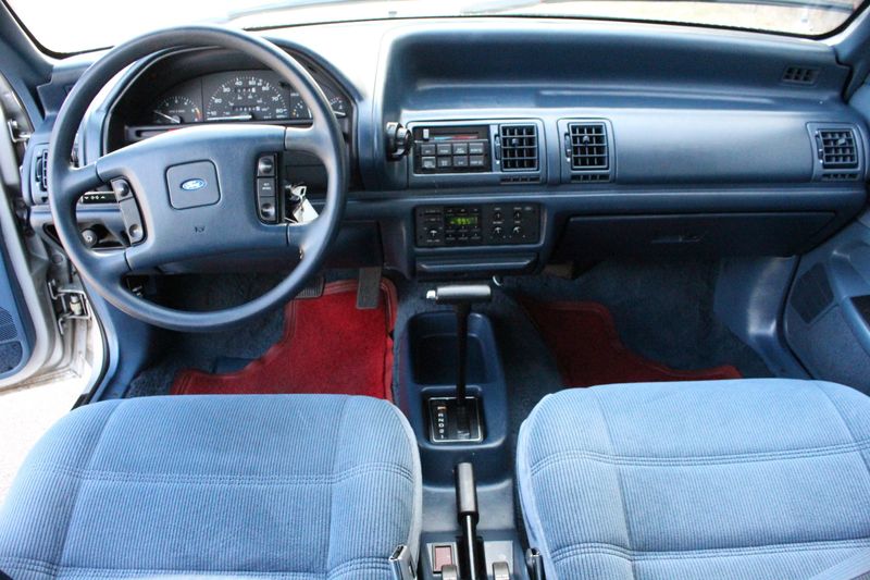 1988 Ford Tempo Photos