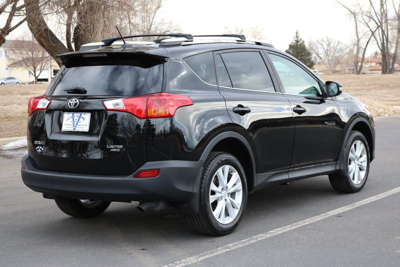 2015 Toyota RAV4 Photos