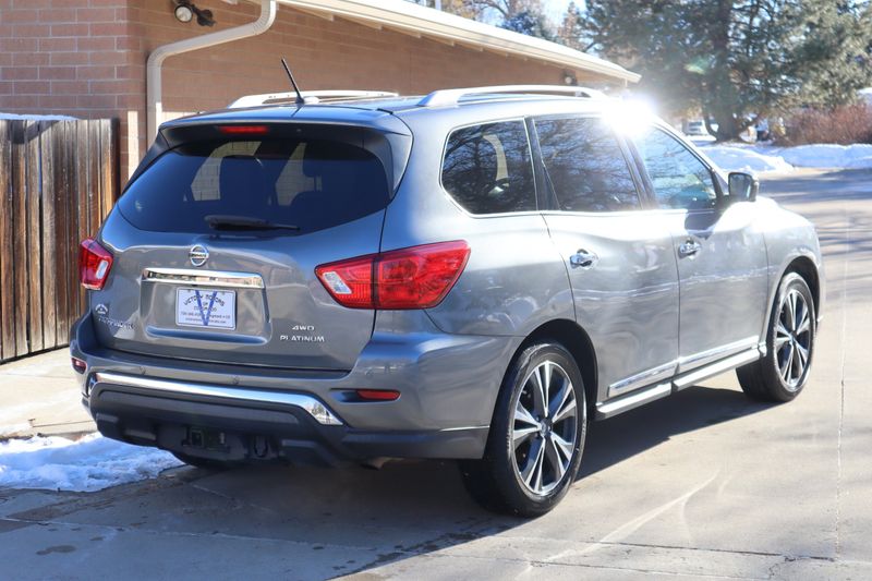2018 Nissan Pathfinder Photos