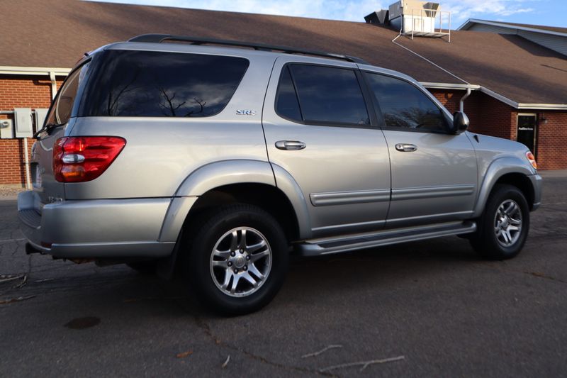 2003 Toyota Sequoia Photos