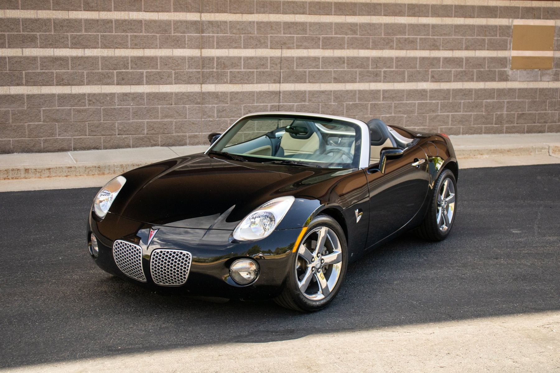 2006 Pontiac Solstice Base | Storm Mountain Motors