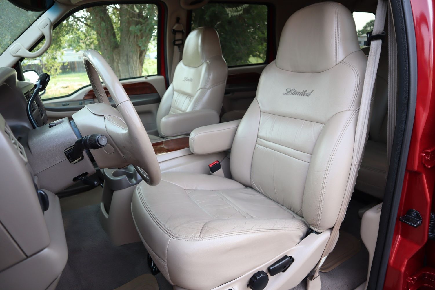 2000 Ford Excursion Limited | Victory Motors of Colorado