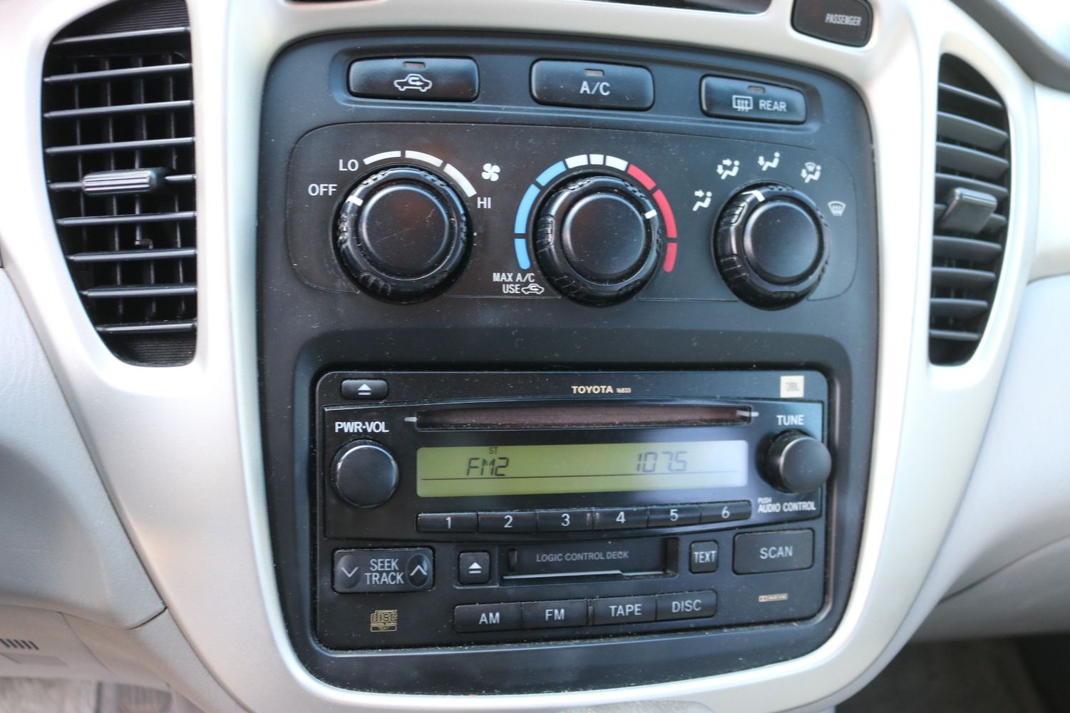 2005 Toyota Highlander AWD | Victory Motors of Colorado