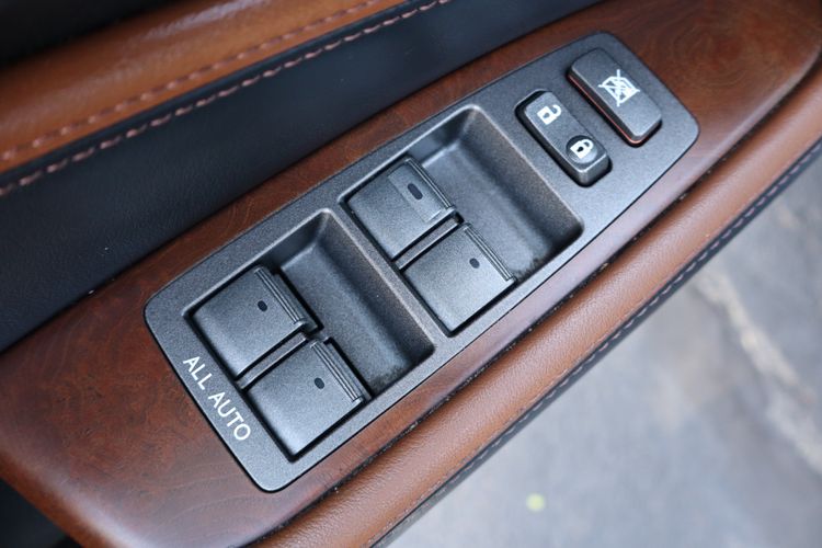 2011 Lexus LS 460 Sport | Victory Motors of Colorado