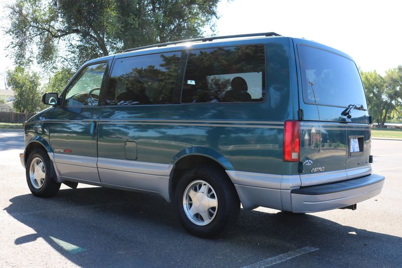 1998 Chevrolet Astro Photos