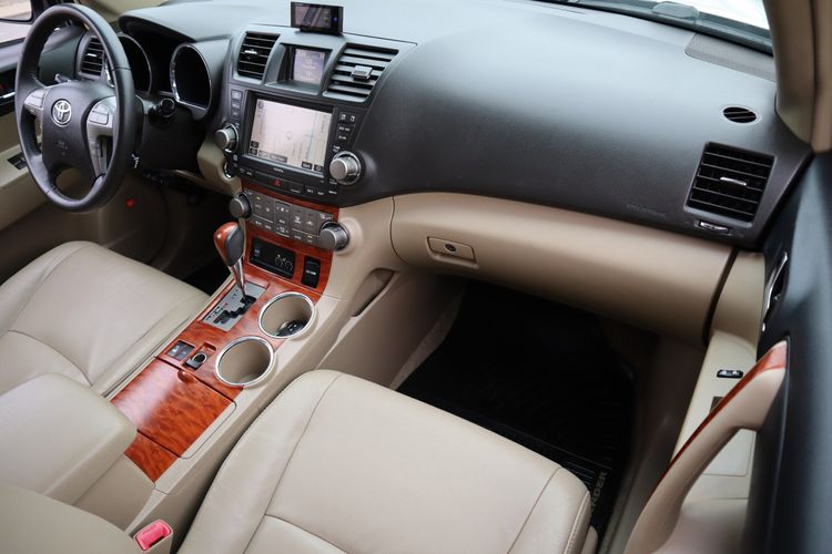 2008 Toyota Highlander Limited | Victory Motors of Colorado