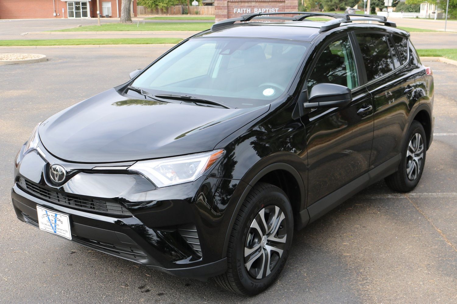 2018 Toyota RAV4 LE | Victory Motors of Colorado