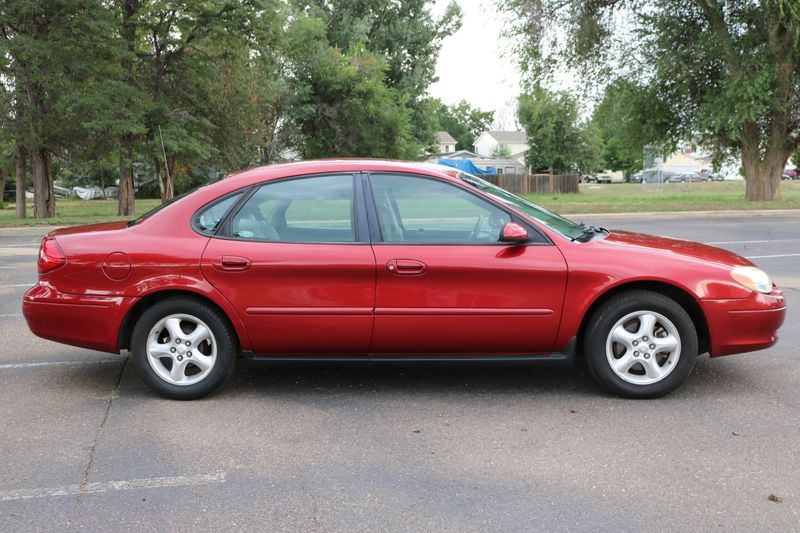 2001 Ford Taurus Photos