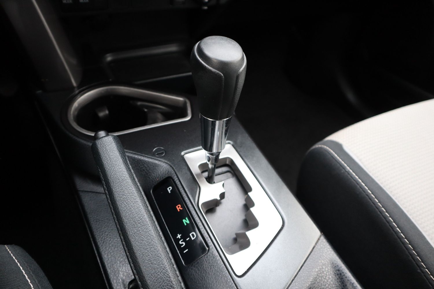 2017 Toyota RAV4 Hybrid XLE | Victory Motors of Colorado