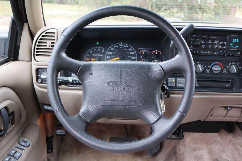1997 GMC Suburban 2500 Photos