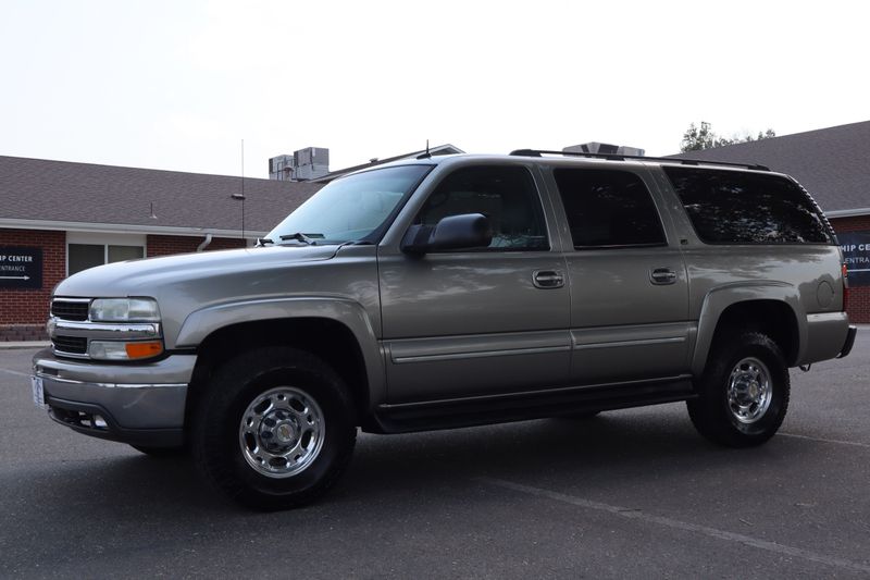 2003 Chevrolet Suburban Photos