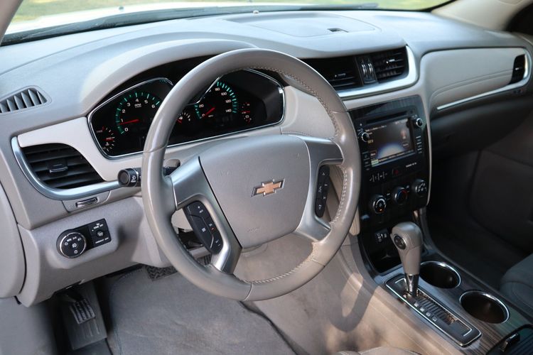 2014 Chevrolet Traverse LT | Victory Motors of Colorado