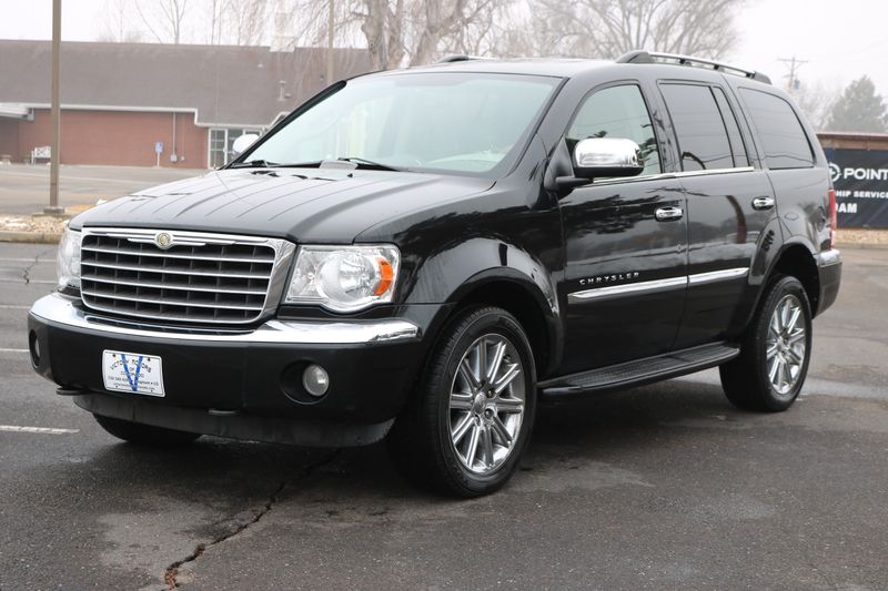 2008 Chrysler Aspen Photos