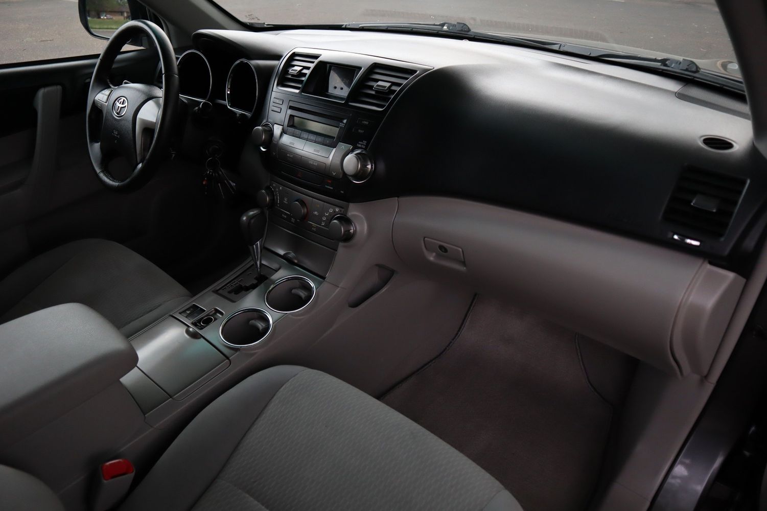 2010 Toyota Highlander Base | Victory Motors of Colorado