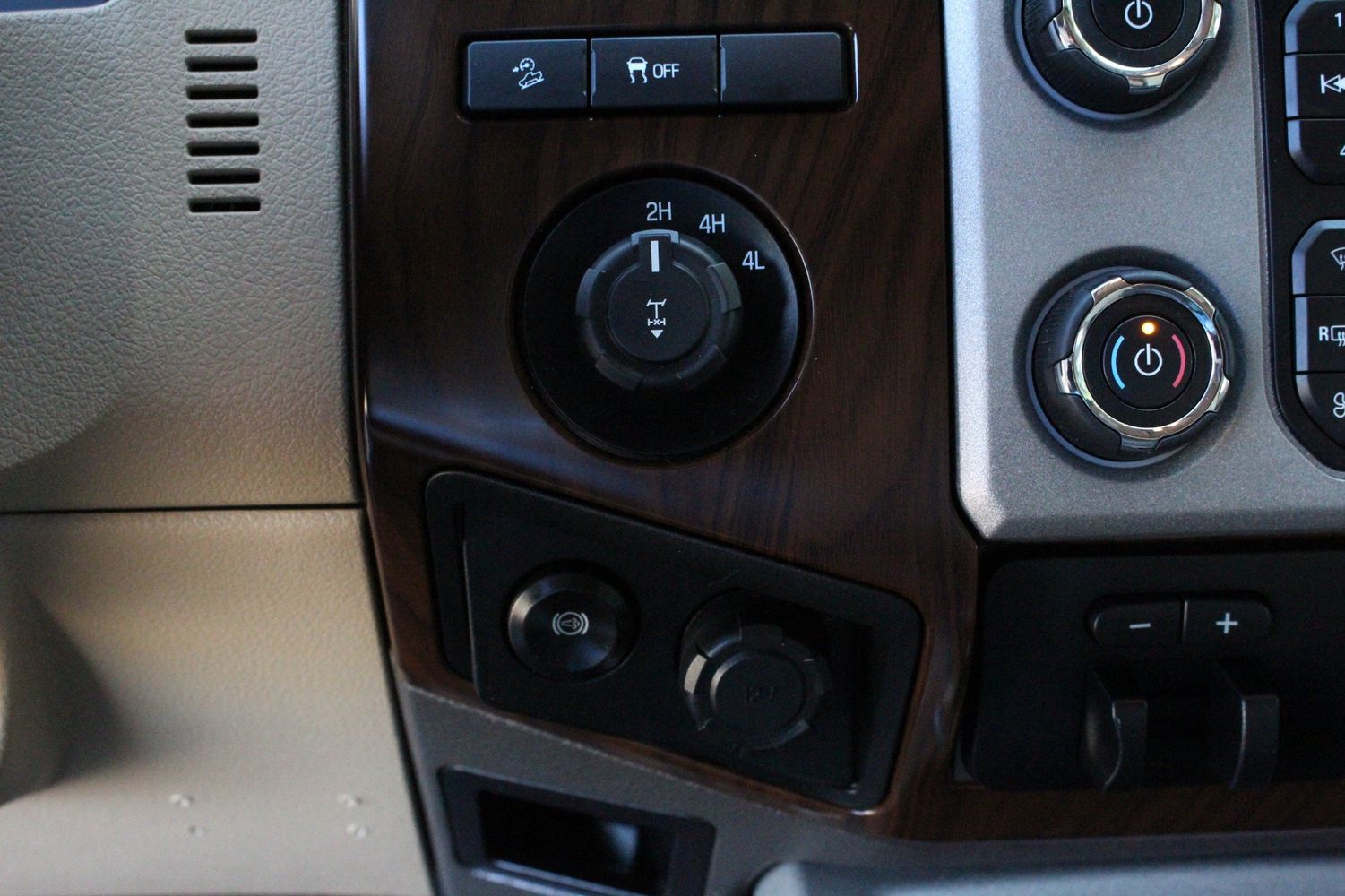 2015 Ford F-250 Super Duty Lariat | Victory Motors of Colorado