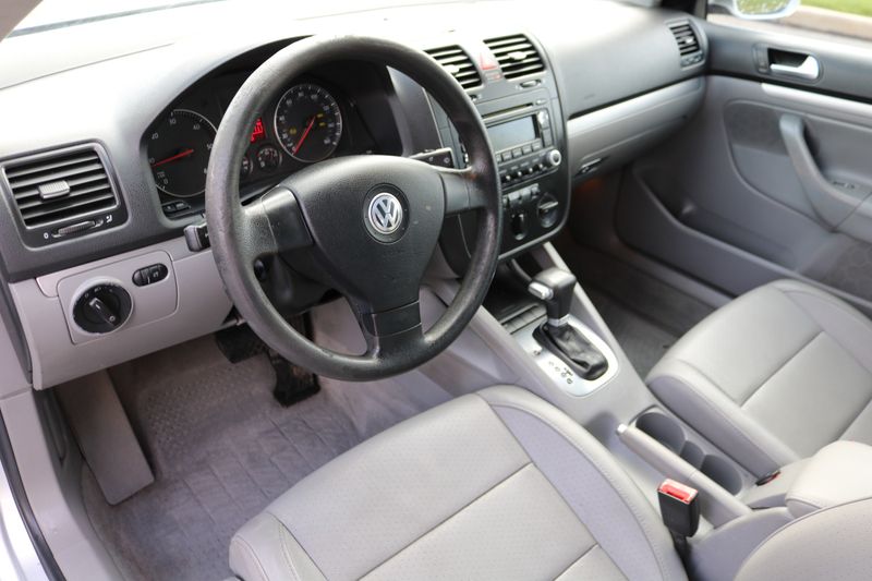 2006 Volkswagen Jetta Photos