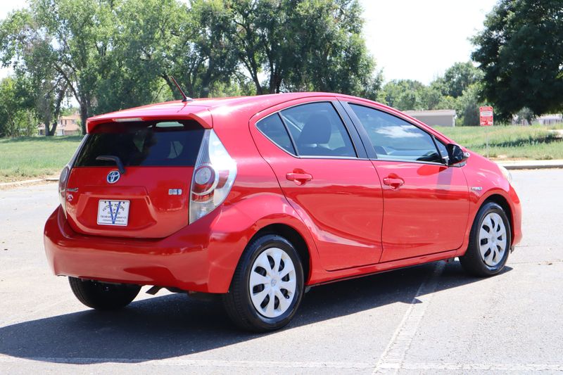 2012 Toyota Prius c Photos